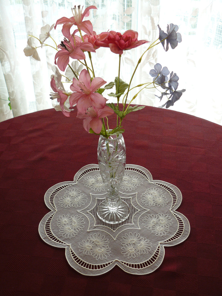 P002 Freya's Daisy Doily – Sew Special